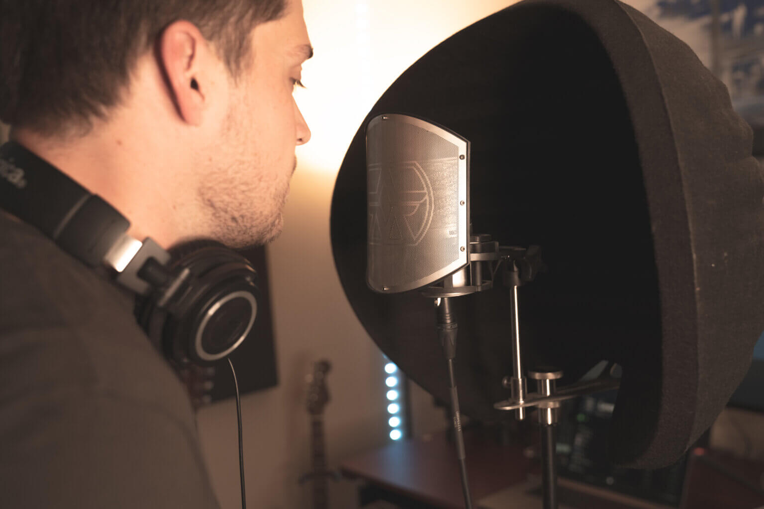 Aston Origin vs Spirit: Which Microphone Is Right for You?